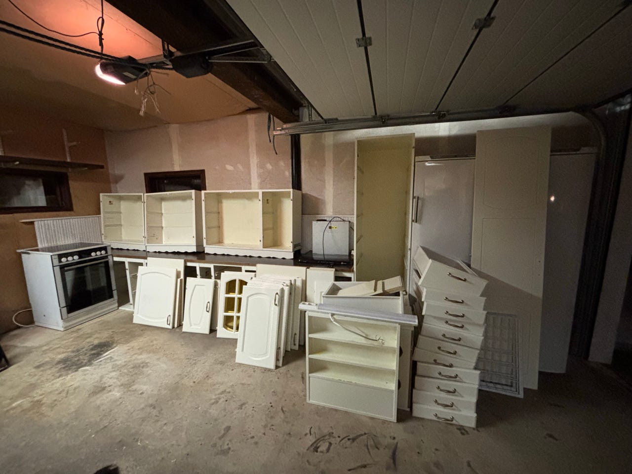 Äldre model av vitt trä kök | Blocket