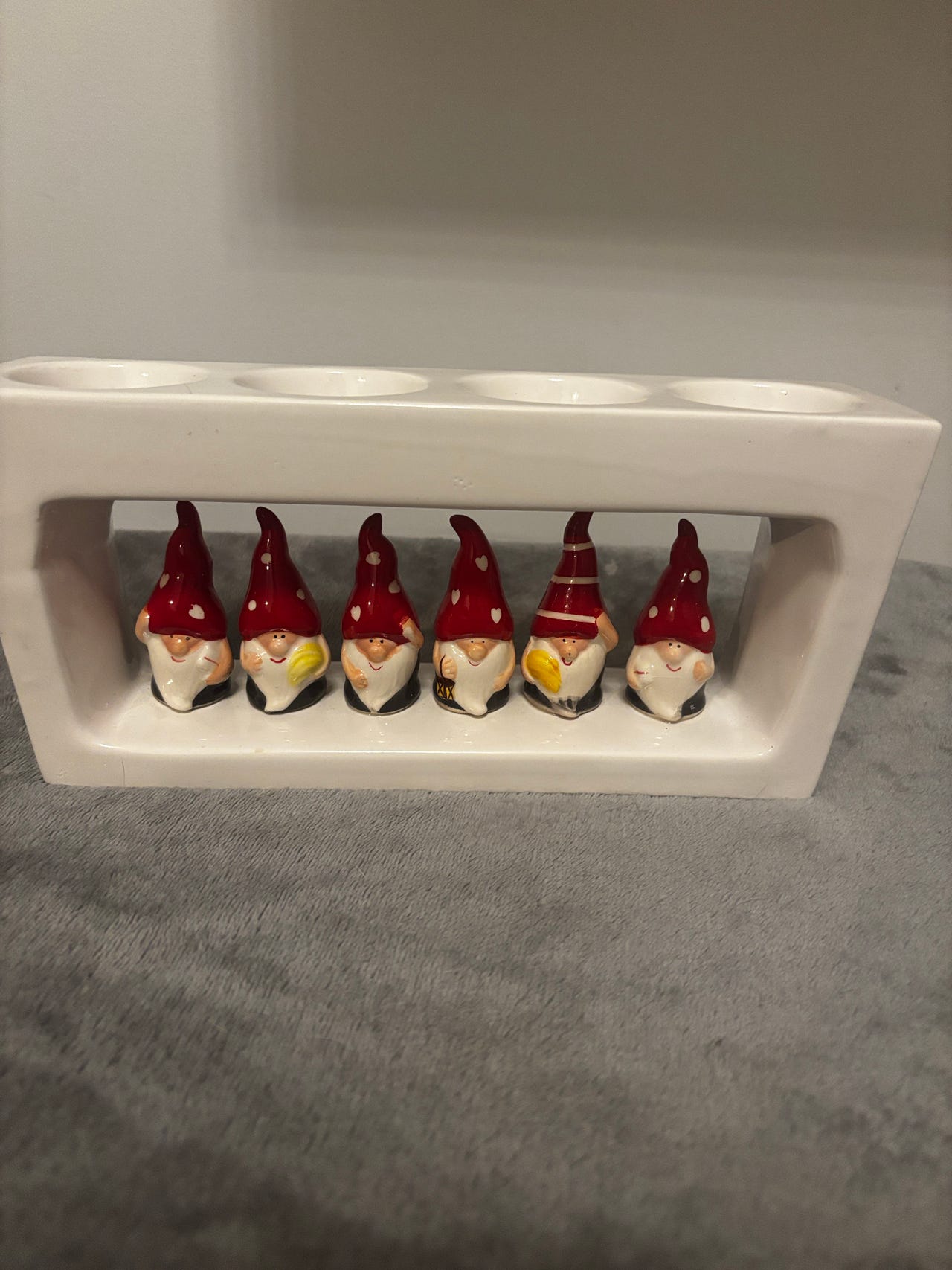 Carin Kry Adventsljusstake i keramik, tomtar, | Blocket