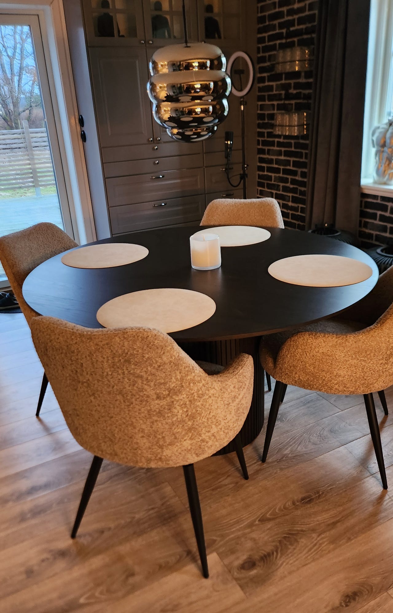 Runt matbord Mio Astrid | Blocket