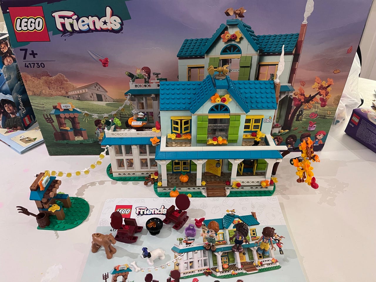 LEGO Friends 8 st, LEGO Disney 1 st, Playmobil VW bus 1 st. | Blocket