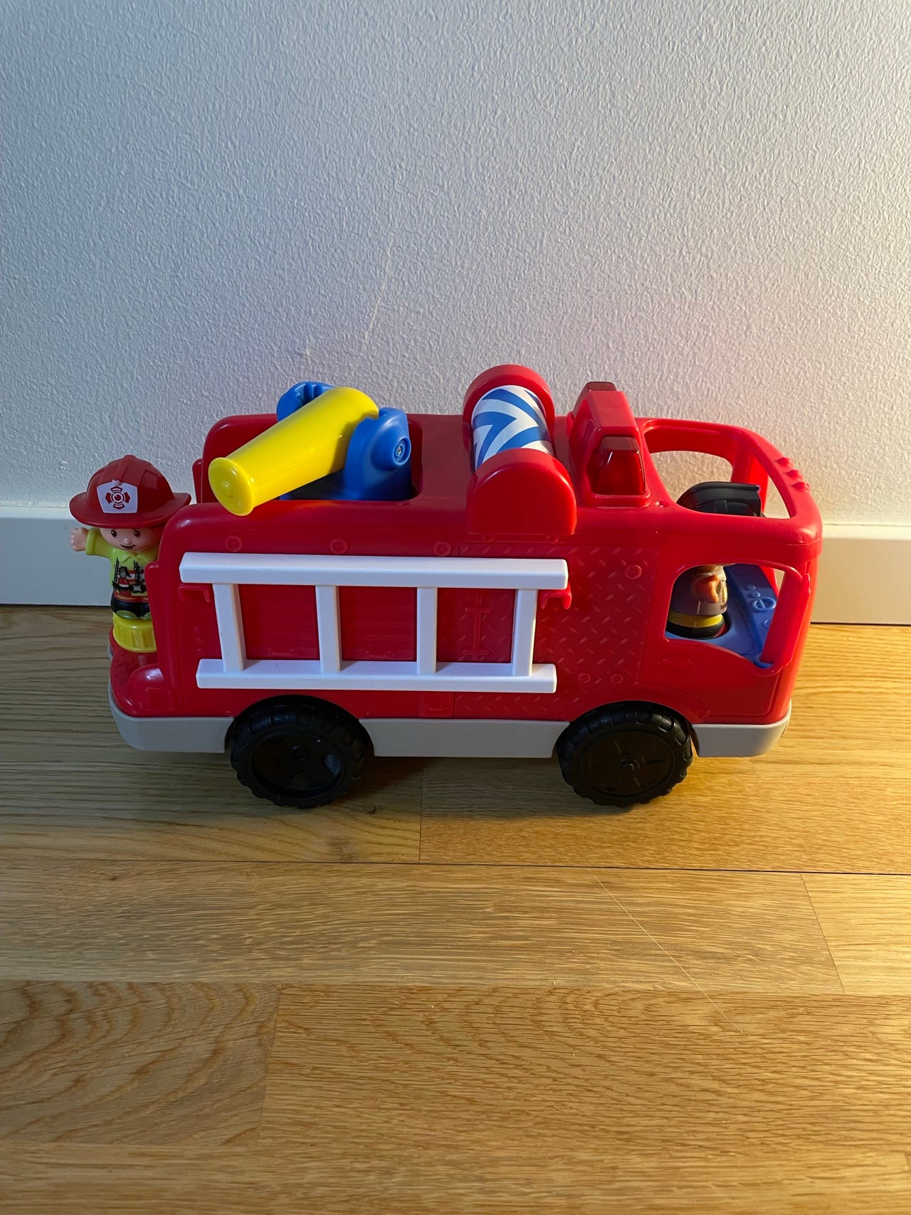 Fisher-Price Little People Brandbil med figurer | Blocket