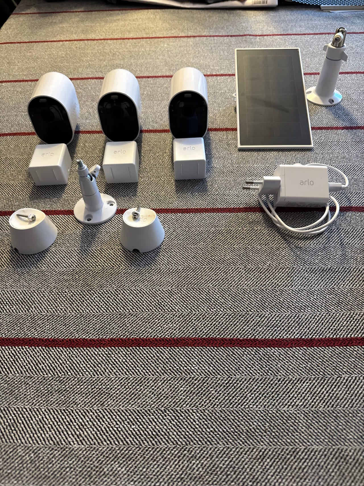 Arlo Pro 4 2K- 3 pack + Arlo Solpanel | Blocket