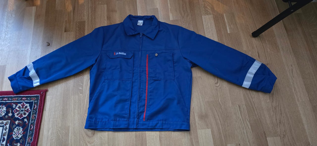 telia jacka/tröja. oanvänd. | Blocket