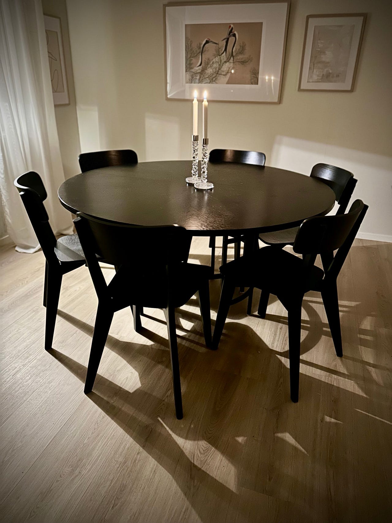 Runt matbord 140 cm och stolar | Blocket