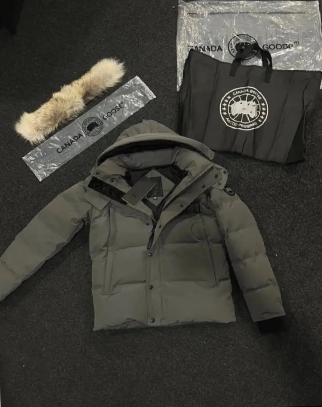 Canada Goose vinterjacka herr M grå dun | Blocket