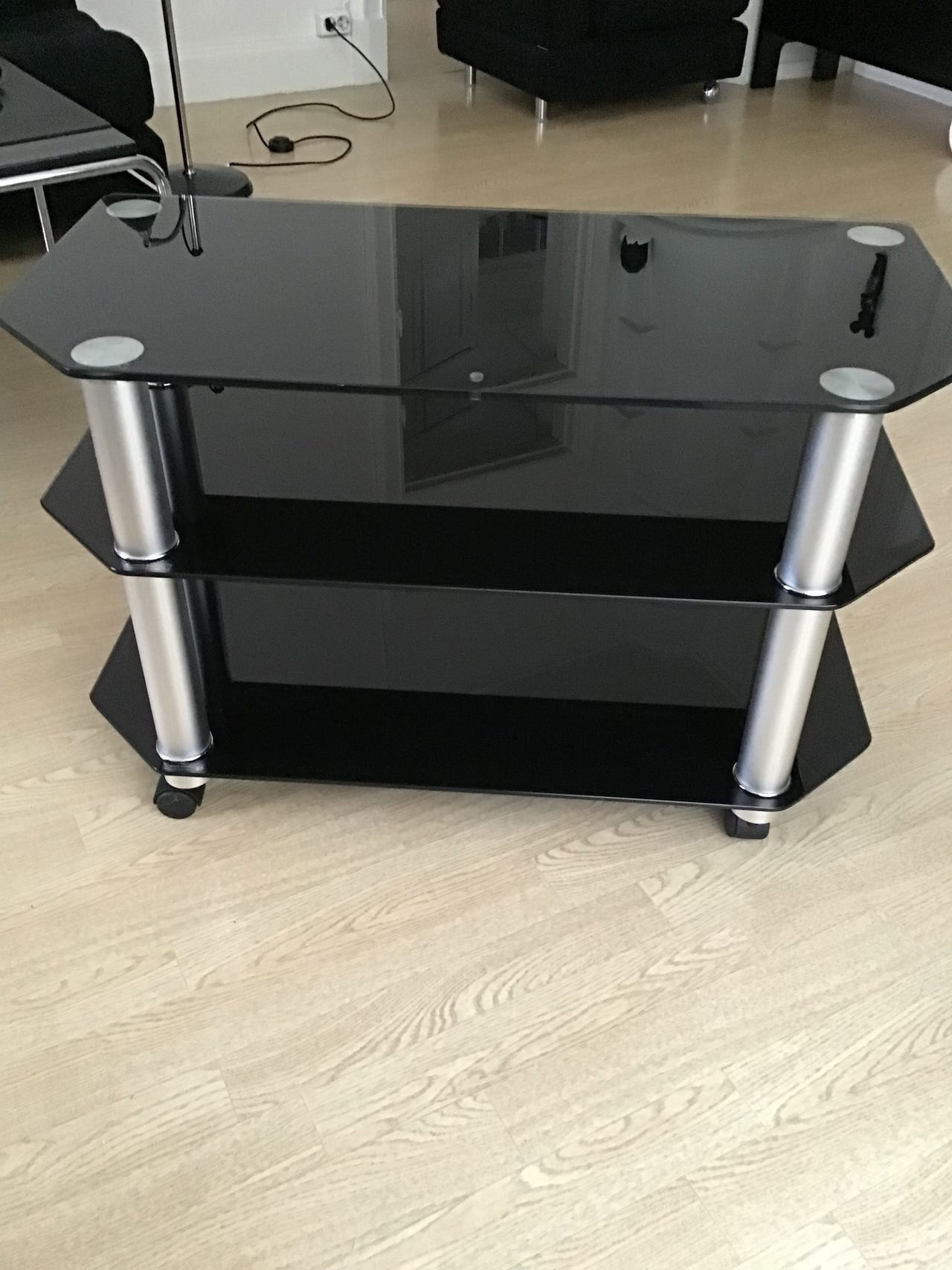 TV bänk i glas | Blocket