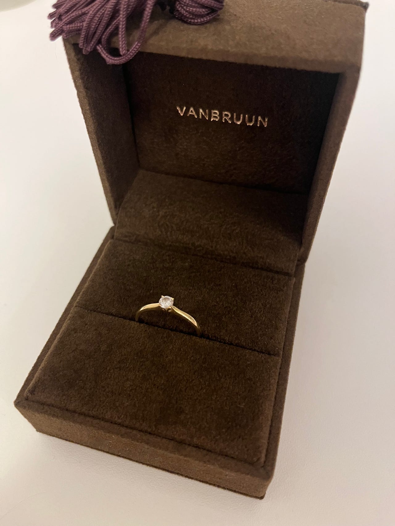 Diamantring från VANBRUUN | Blocket