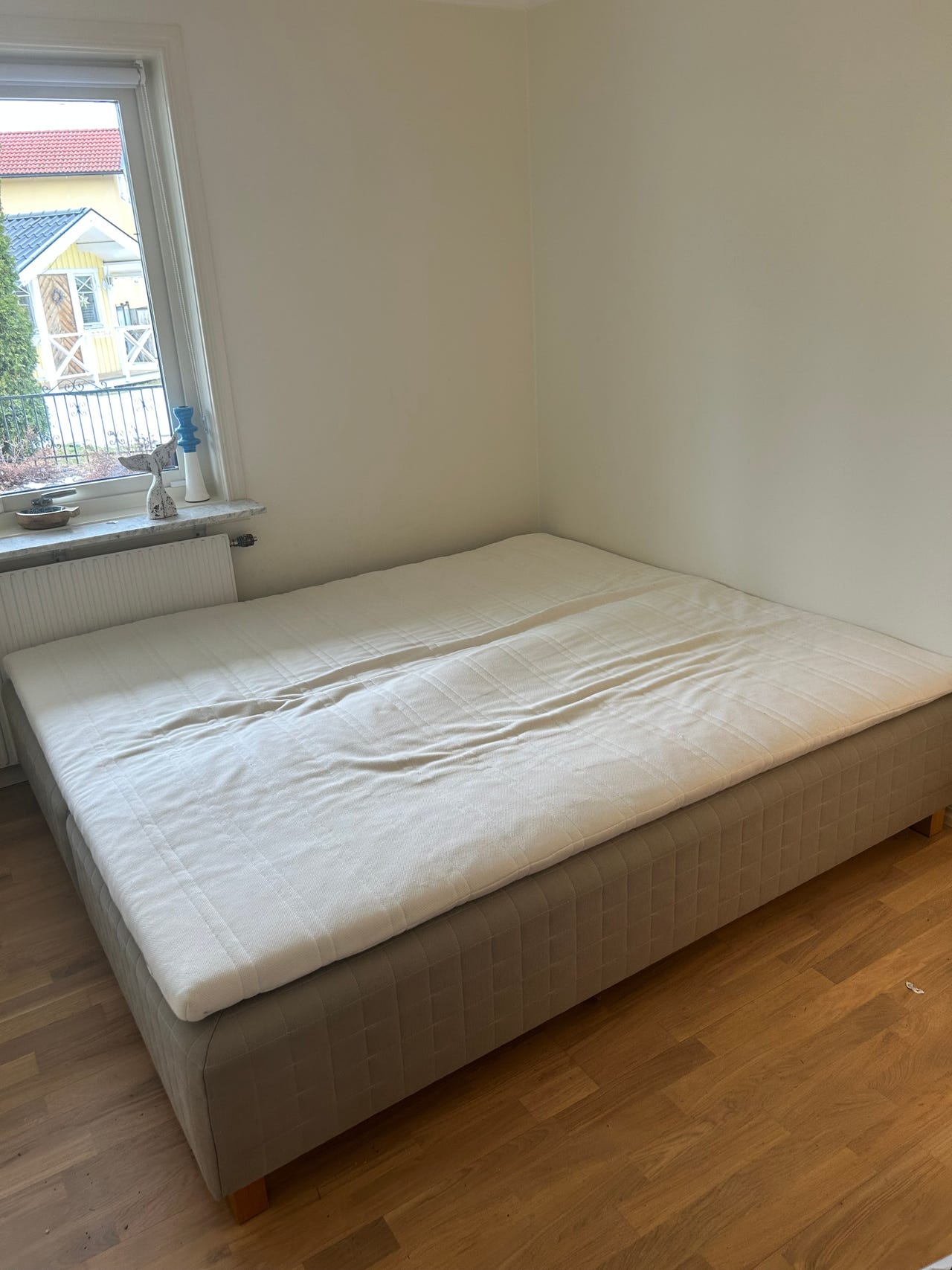 2x90cm Ikea Bed frames + 180cm Ikea mattress- Packetprice 2500kr | Blocket