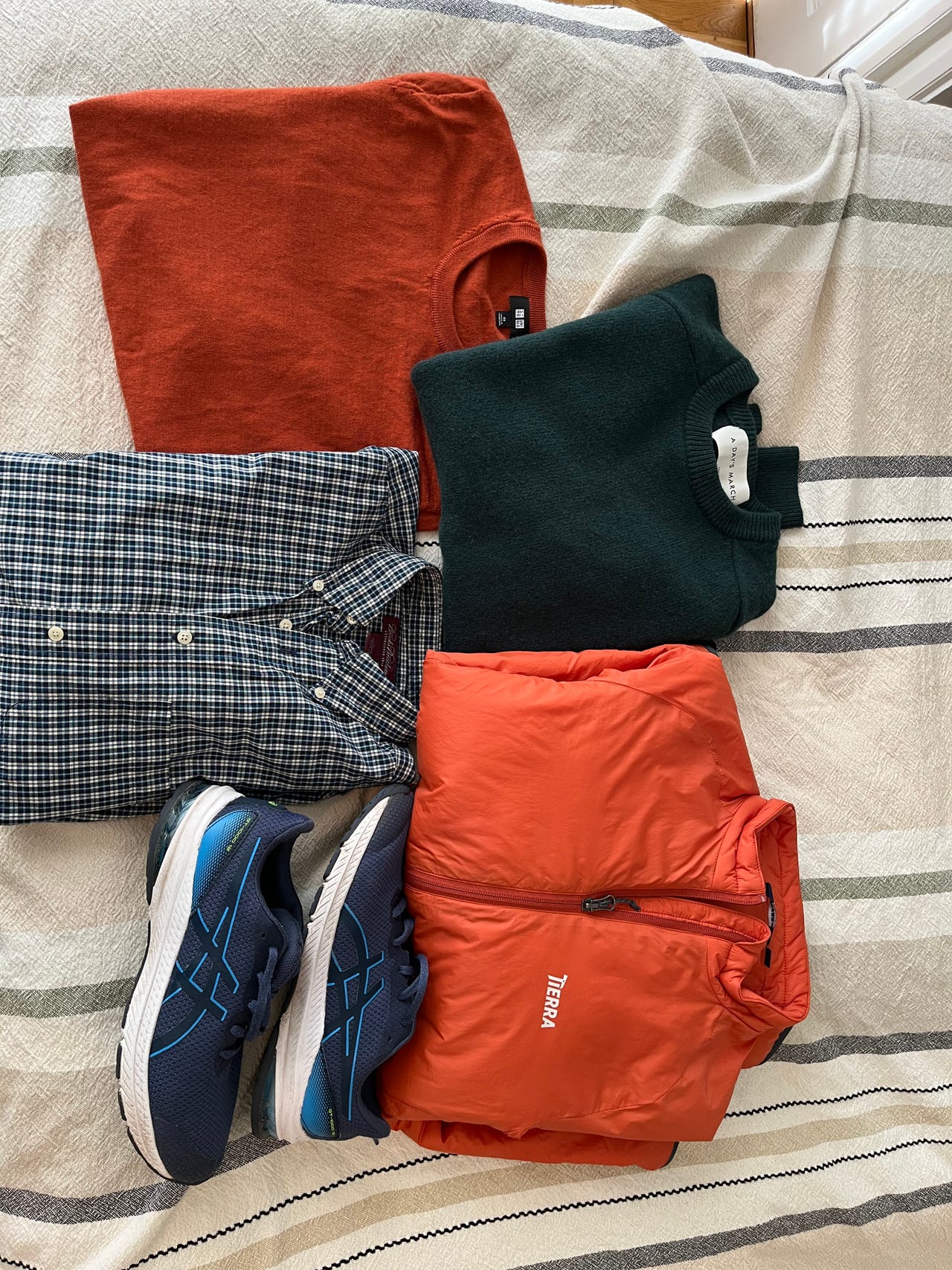 Klädpaket pojke. Tierra, Asics, A day's march, Uniqlo. Fint skick ca ...