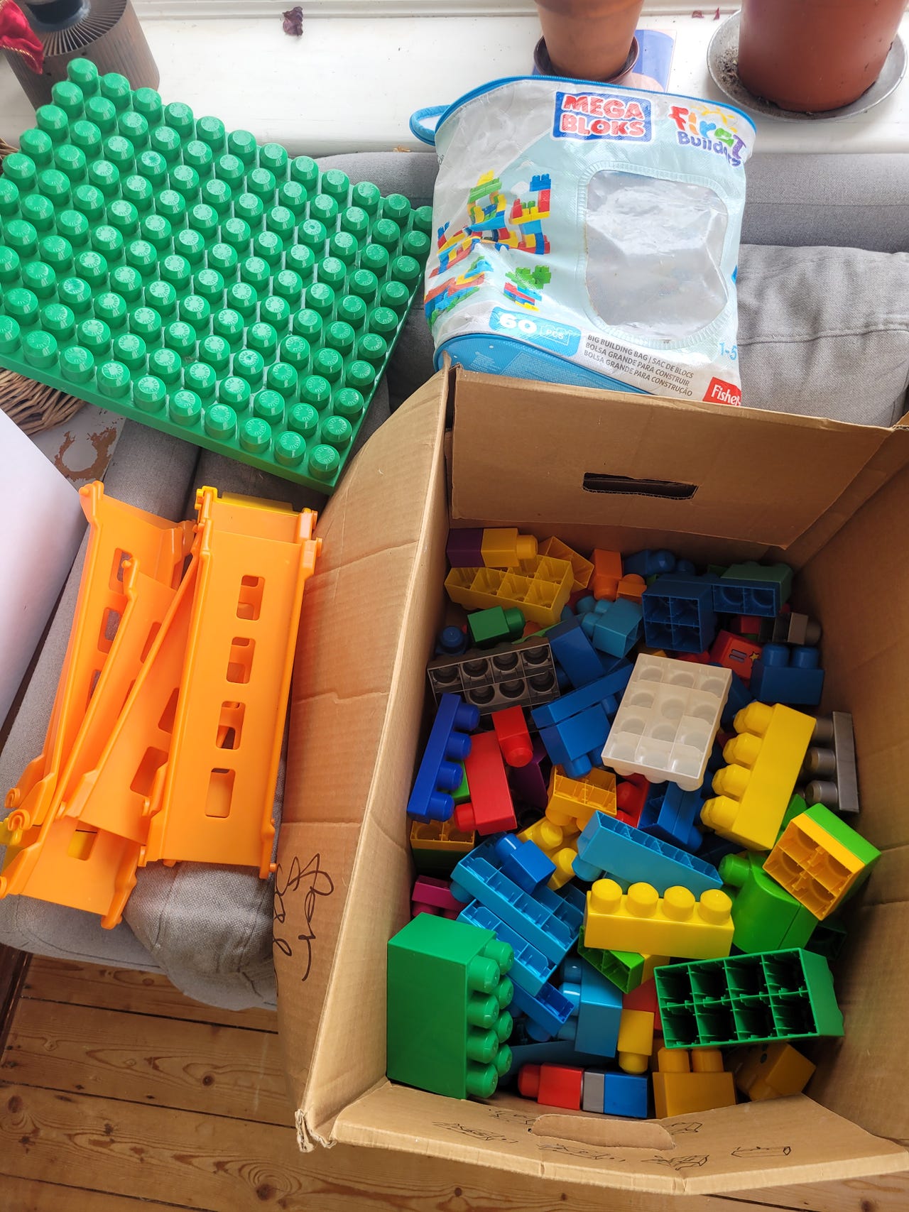 Megabloks byggklosar/building blocks. Large assortment including tracks ...