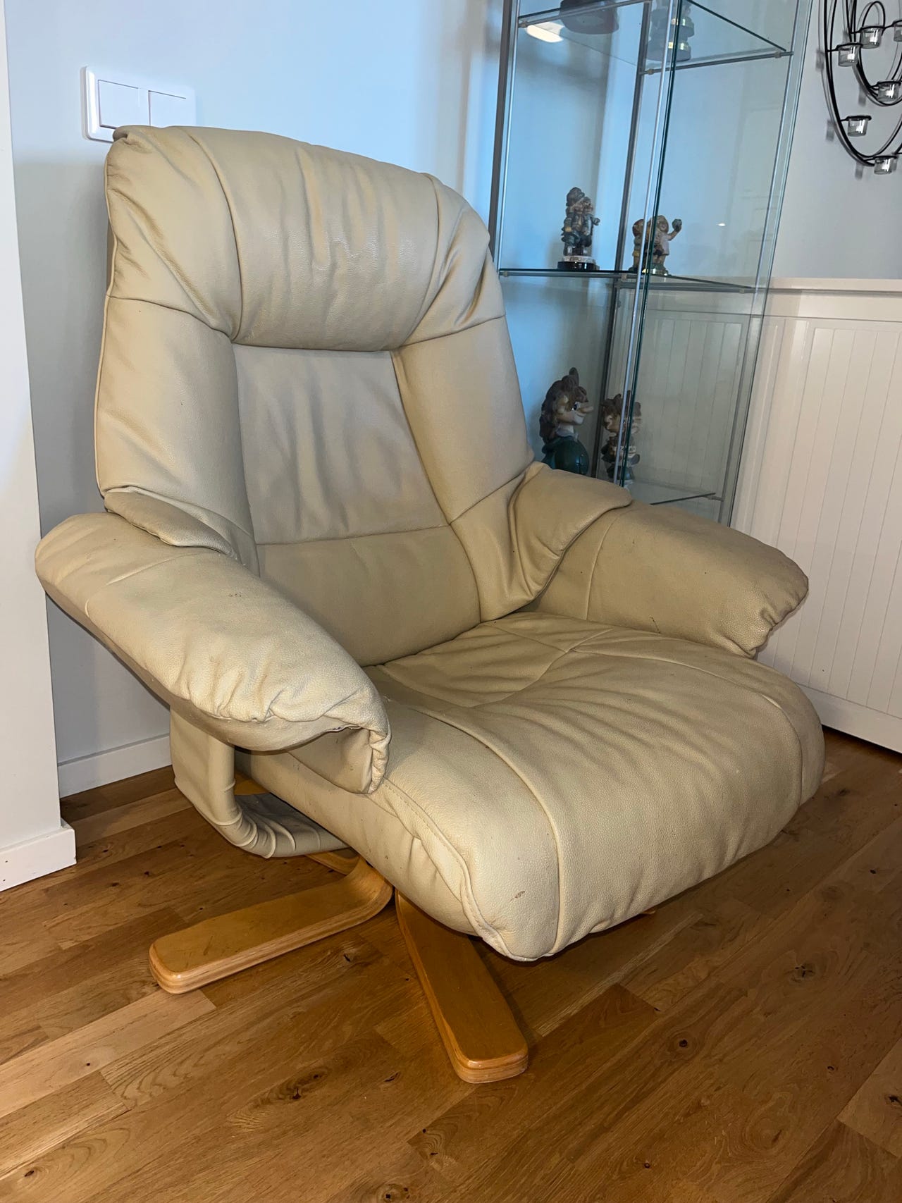 Beige skinnsoffa | Blocket