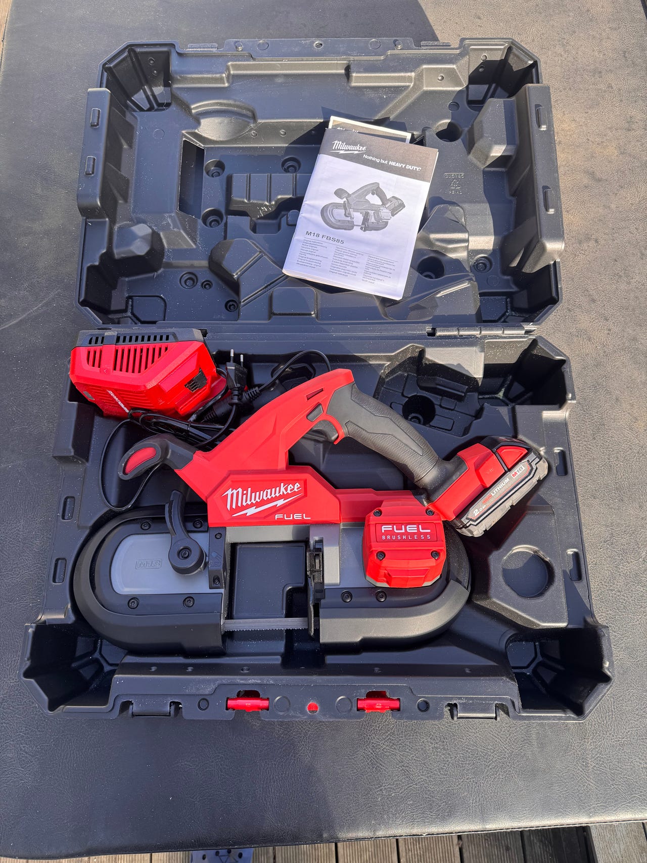 Milwaukee M18 FBS 85 handbandsåg med batteri och laddare | Blocket
