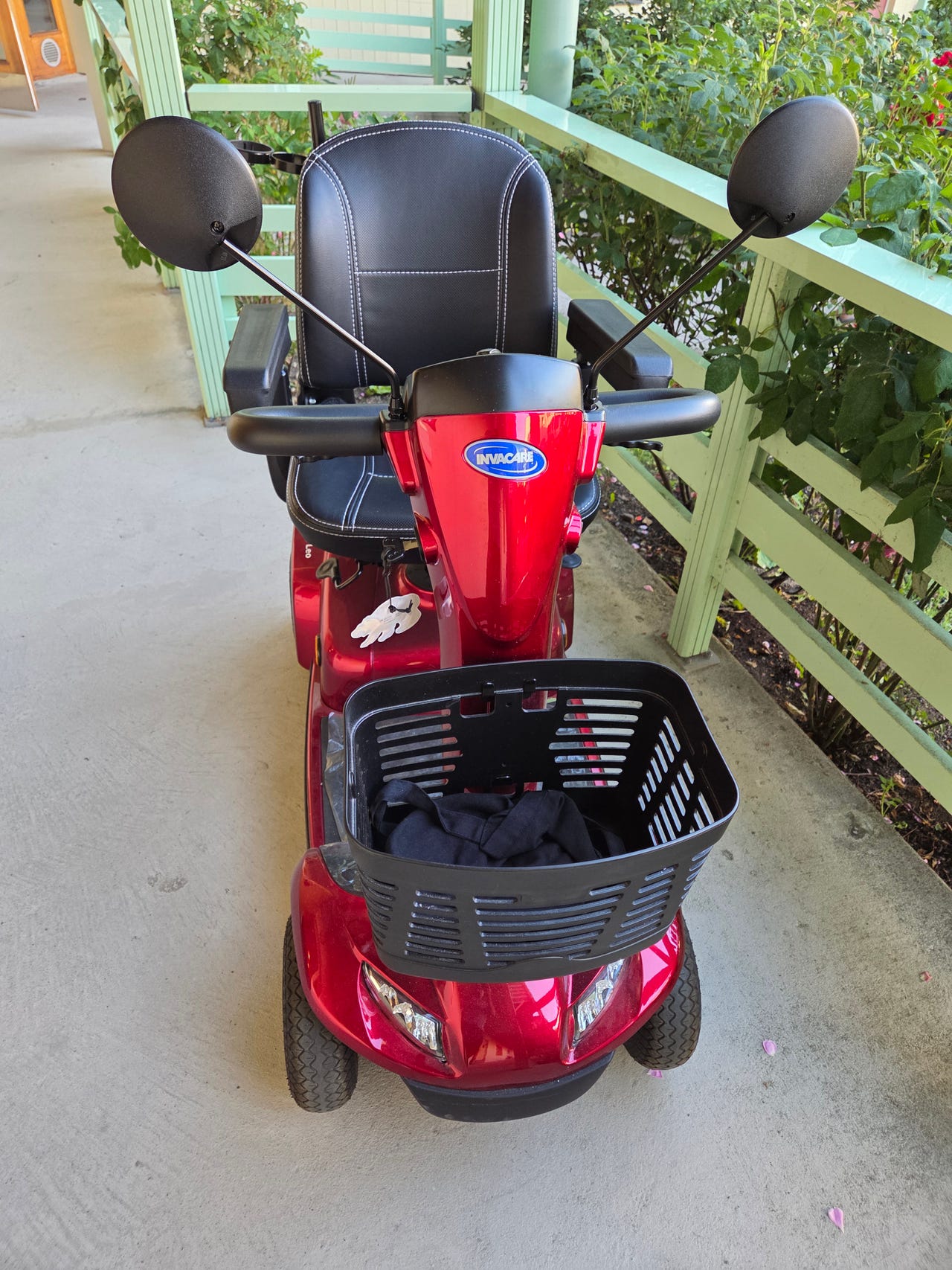 Invacare Leo el-scooter röd med korg och backspeglar | Blocket