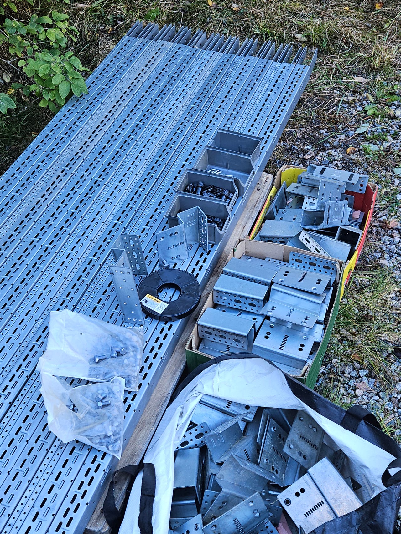Skenor och fästen till solceller | Blocket