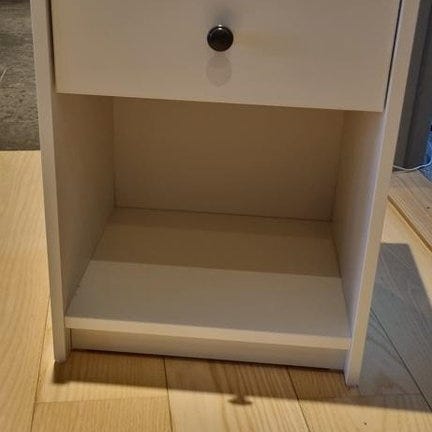 Modern Bedside Table – Great Condition | Blocket