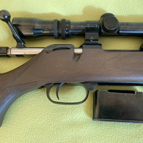 Salongs gever kräver vapen licns | Blocket