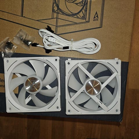 Lian Li UNI FAN P28 PWM 120mm Vit 3-pack Helt ny | Blocket