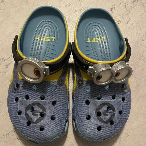 Crocs med militärmönster i storlek 42-42,5 | Blocket