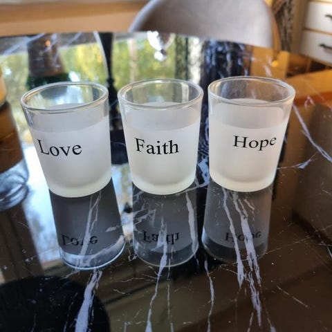 Låda med blandade ting | Blocket