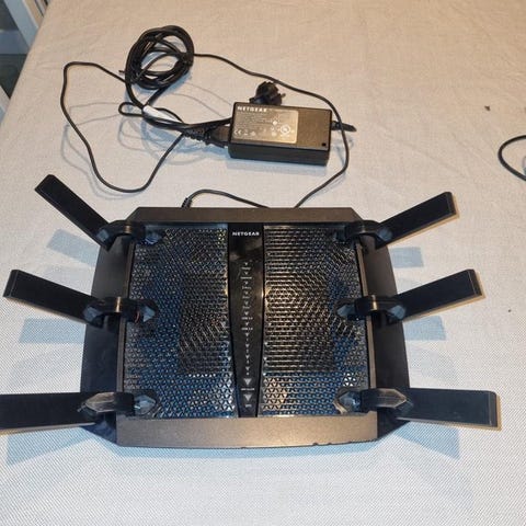 NETGEAR Nighthawk X6 AC3200 Tri-Band Router, model R8000 | Blocket