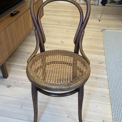 Pall med rottingdetaljer svart ram | Blocket