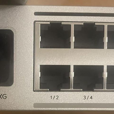 Ubiquiti Unifi Pro Max 24 PoE+, PoE++ 400W 1 GbE, 2,5 GbE, 10G SFP+ ...