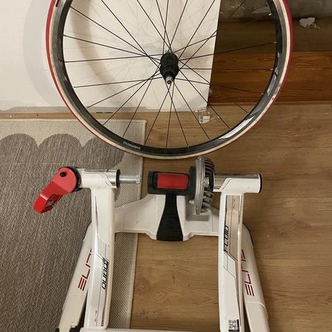Elite Qubo Fluid Trainer cykelrulle med travel block | Blocket