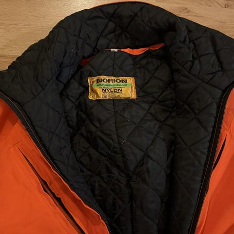 telia jacka/tröja. oanvänd. | Blocket