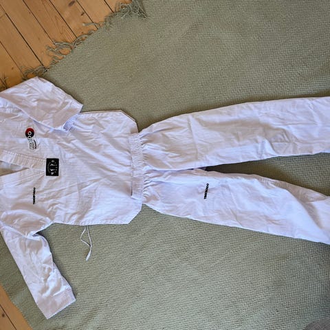 Kampsportdräkt barn storlek 164 vit | Blocket