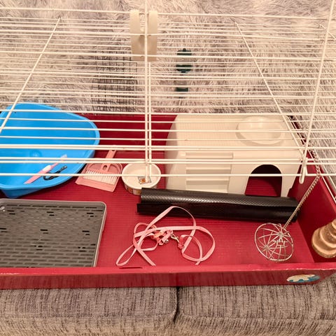 Kaninburar 2 st , inne o utomhus, Trähus, Kaninbur med Metallgaller ...