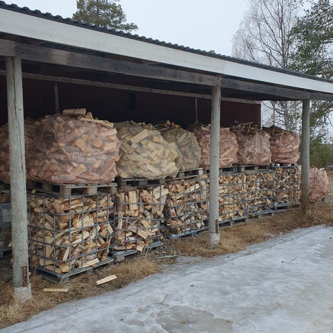 Torr björkved i 60-liters säck | Blocket