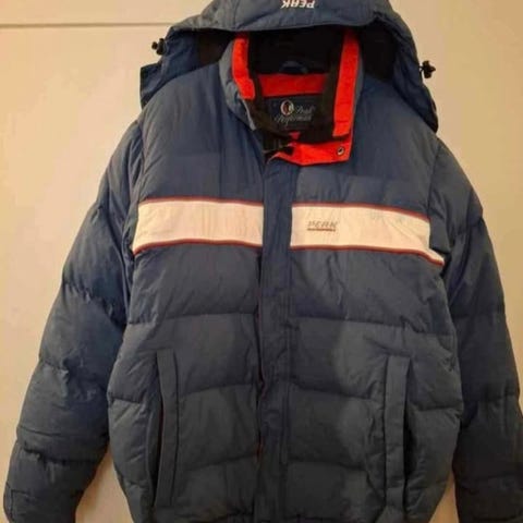 Svart tjock dunjacka Peak Performance | Blocket