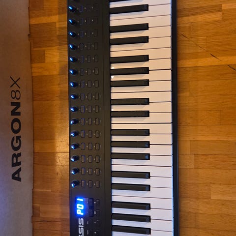 Novation Launchpad Mini MK2 MIDI-kontroller | Blocket