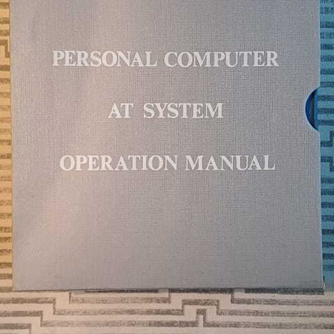 Div böcker Amiga 500 och C64 | Blocket