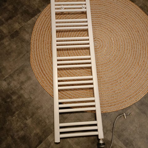 Elektrisk handdukstork i krom | Blocket