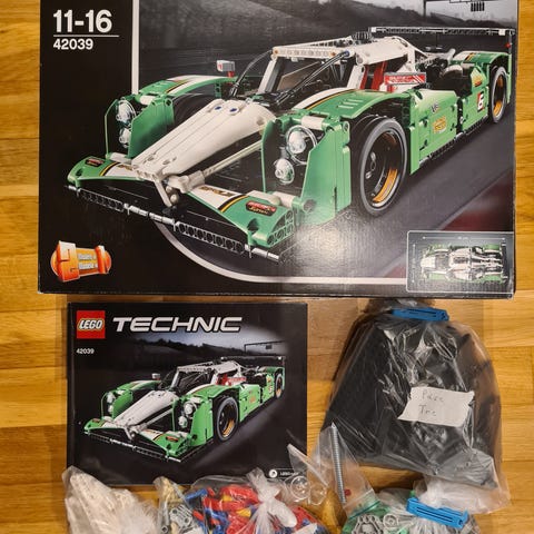 LEGO® Technic Oöppnade 42137 och 42120 | Blocket
