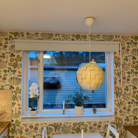 2 rullgardiner + 4 gardinstänger inkl. fästen | Blocket