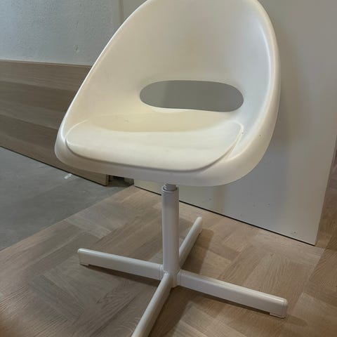 IKEA barnskrivbord med stol | Blocket