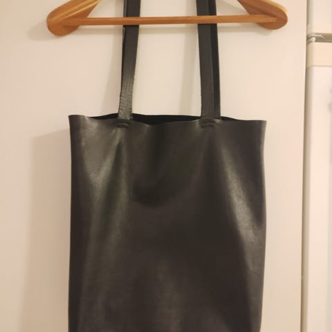 Vimoda stor shopper hobo i svart läder | Blocket