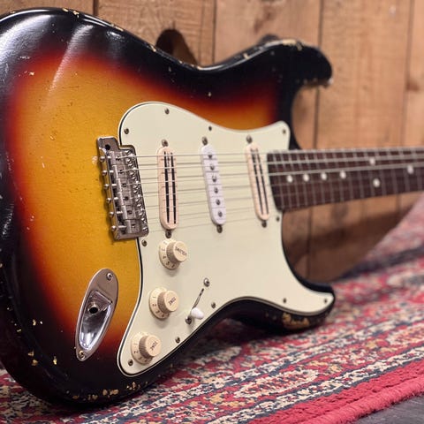 Miniatyr Elgitarr Sunburst Färg Guns n Roses och Iron Maiden | Blocket