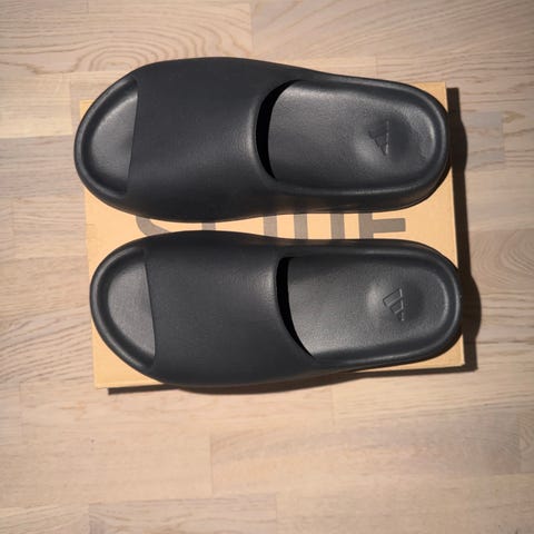 Adidas Yeezy Slides - Pure | Blocket