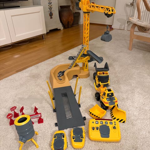 Skolbuss med 4 figurer, öppningsbar | Blocket