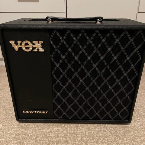 Vox VT40+ Gitarrförstärkare 36W svart | Blocket