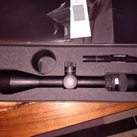 Trijicon 1-4x24 med triangeln | Blocket