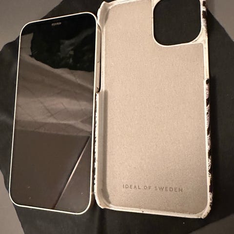 Apple iPhone 12 64 GB med tillbehör | Blocket