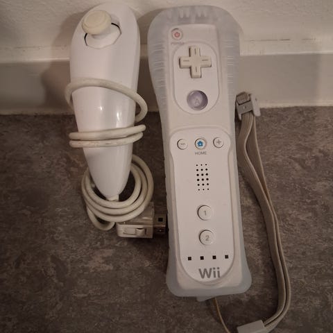 Nintendo Wii, Kontroller, Silikonfodral + Nunchuck | Blocket