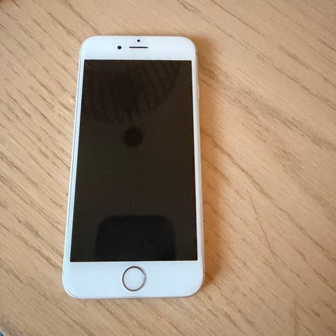 Apple iPhone 3G Komplett med laddare och låda | Blocket