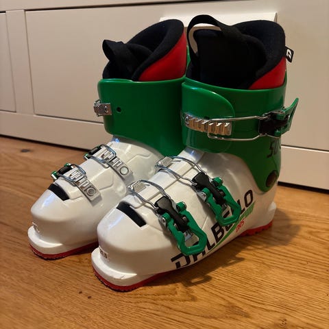 Fina Dalbello pjäxor storlek 25,5 smal läst | Blocket