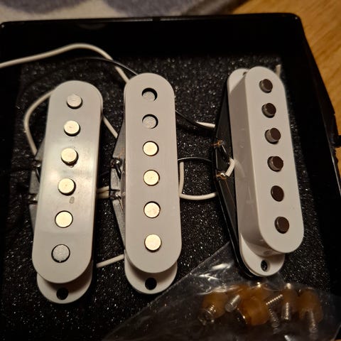 1982-1983 Fender Squier JV Stratocaster plektrumskydd kåpor | Blocket