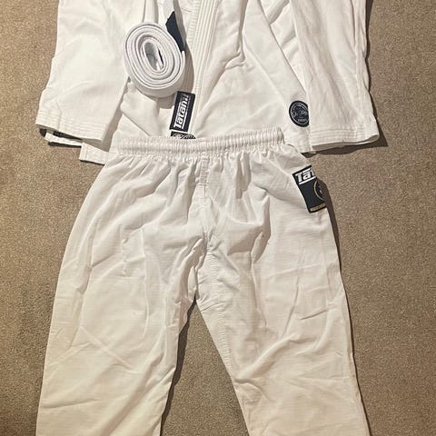 Kampsportdräkt barn storlek 164 vit | Blocket